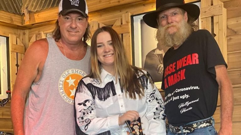 Eva Elfie Biography, Wiki, Age, Husband, Boyfriend & More